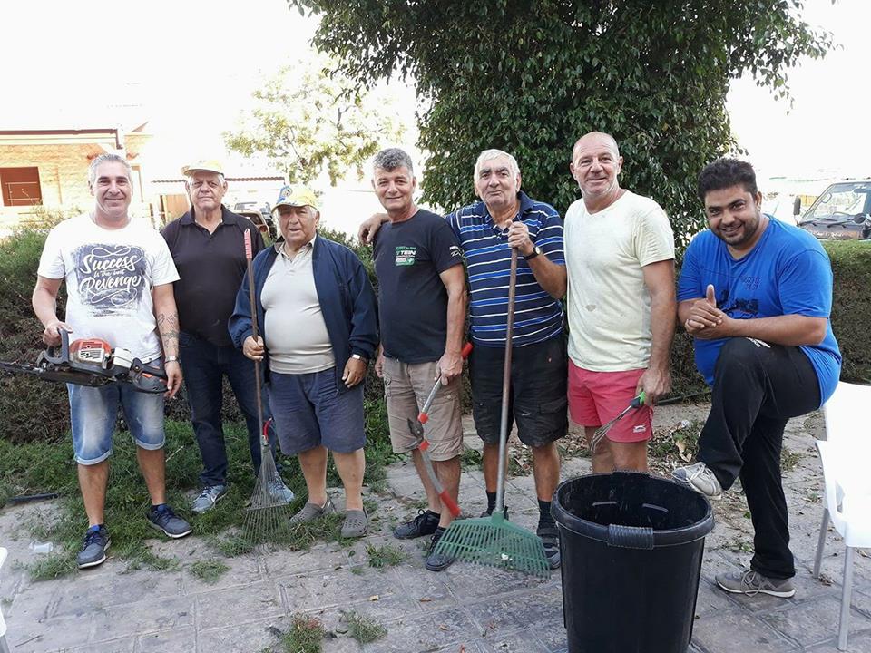 Ομάδα εθελοντών καθάρισε γύρω από το Σολομωνίδης - Lions-Radio | Η Φωνή ...